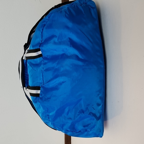 Perry Ellis | Bags | Perry Ellis Light Weight And Light Blue Duffle Bag ...